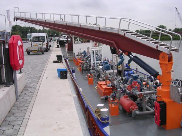 LNG bunker crane - Van Wijk BV