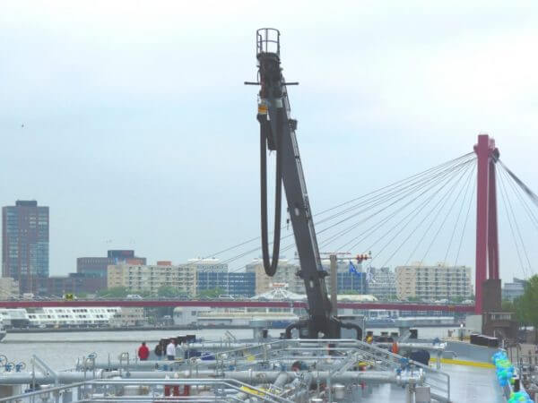 LNG bunker crane - Van Wijk BV